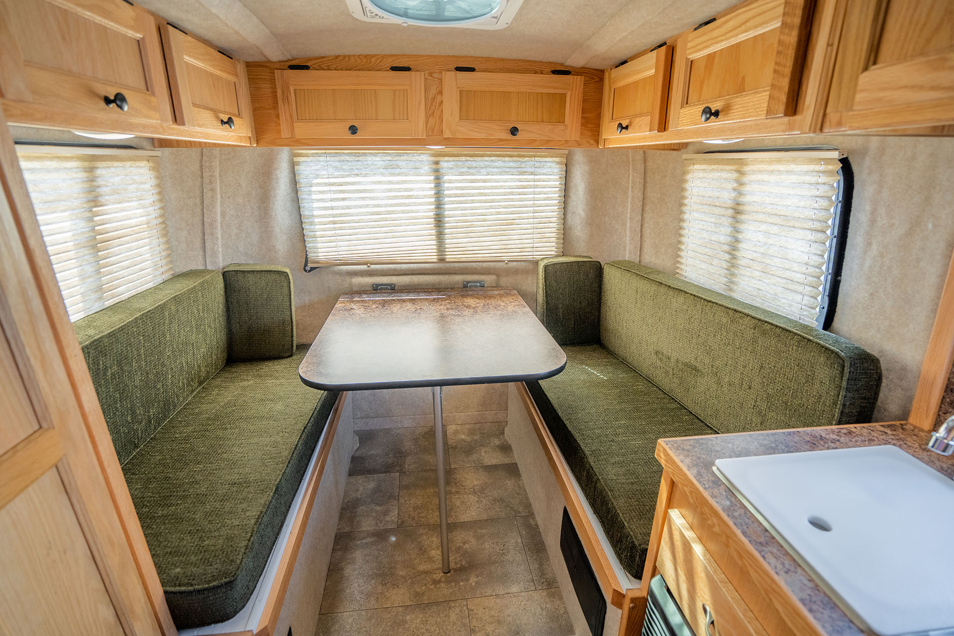 13' Deluxe Layout B - Scamp Trailers