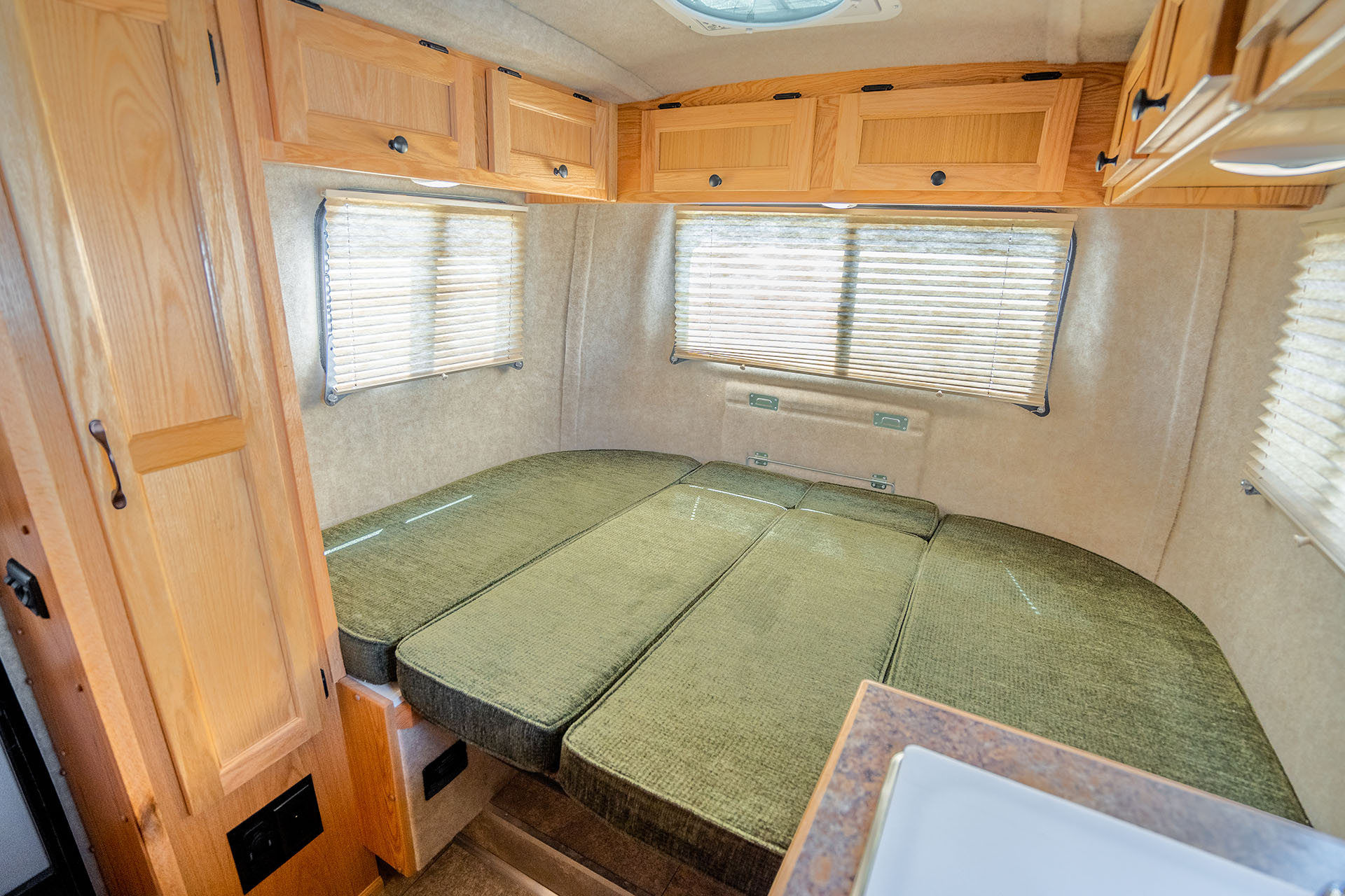 13' Deluxe Layout B - Scamp Trailers