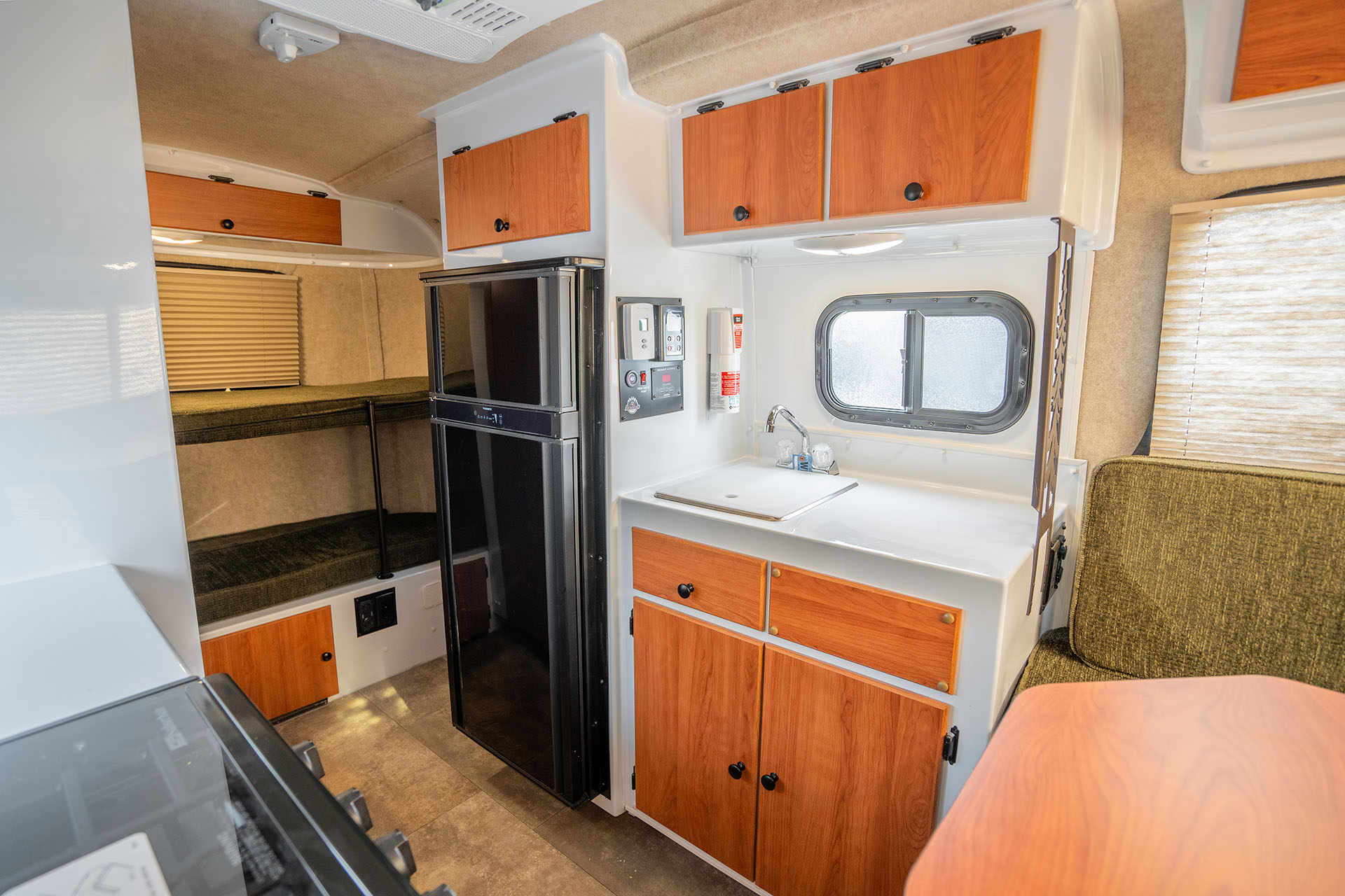 16' Layout 4 - Scamp Trailers